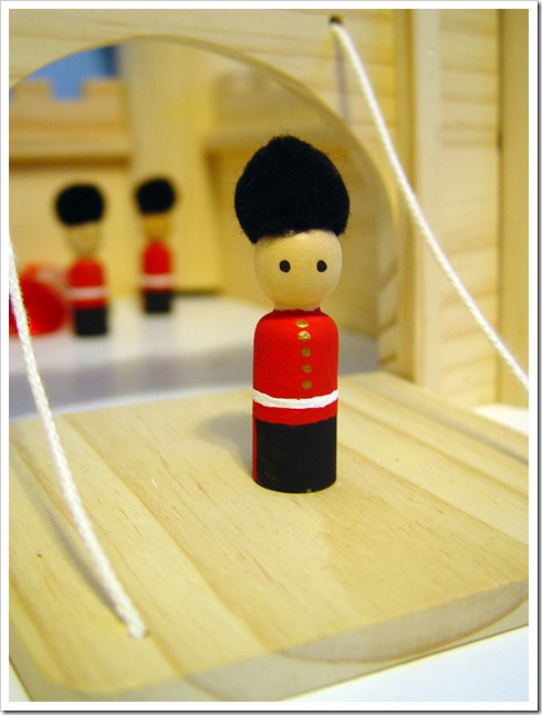 Queen’s Guard Peg Dolls {Tutorial} - EverythingEtsy.com