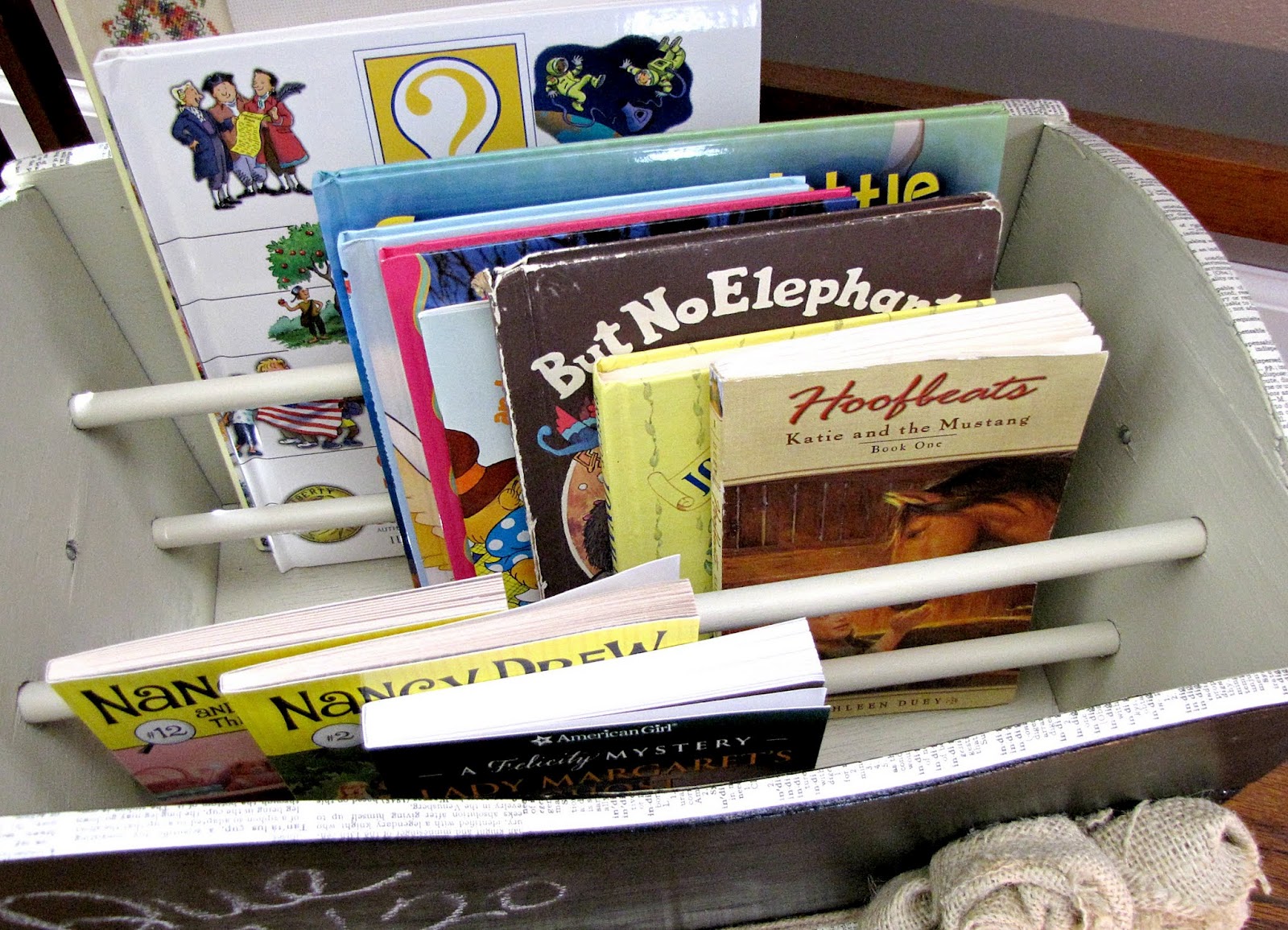 Chalkboard Library Crate {Tutorial} - EverythingEtsy.com