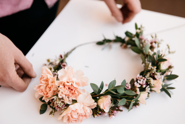 How to Make Fresh Flower Crowns {7 DIY Ideas} - EverythingEtsy.com