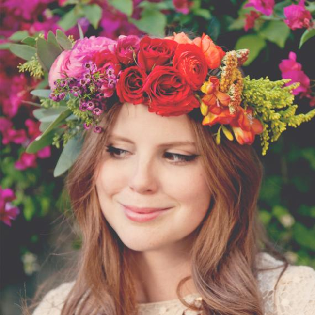 How to Make Fresh Flower Crowns {7 DIY Ideas} - EverythingEtsy.com