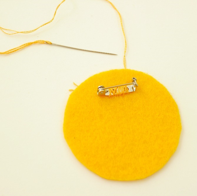 Felt Taco Pins Tutorial {Felt Flair Goodness} - EverythingEtsy.com