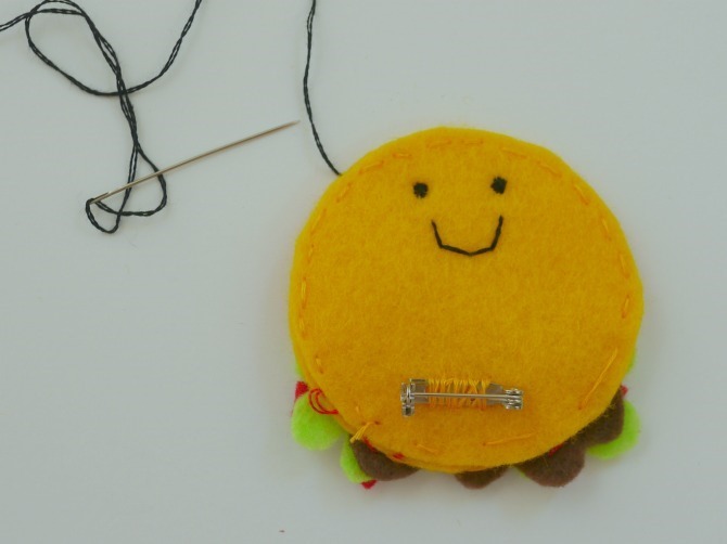 Felt Taco Pins Tutorial {Felt Flair Goodness} - EverythingEtsy.com