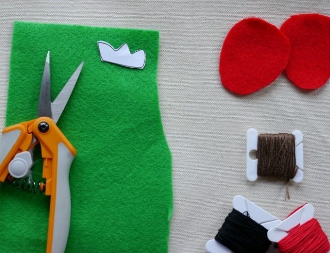 DIY-Patch-Making-EverythingEtsy.com_.jpg - EverythingEtsy.com
